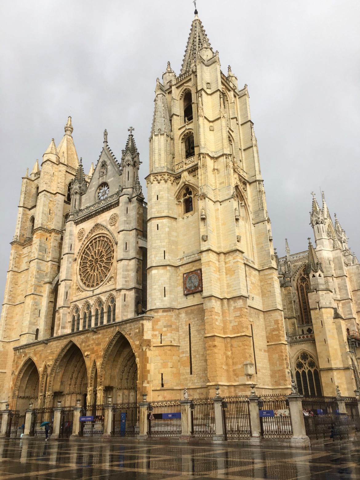 The Leon Cathedral : A Close Up View and the Basilica de San Isidoro ...